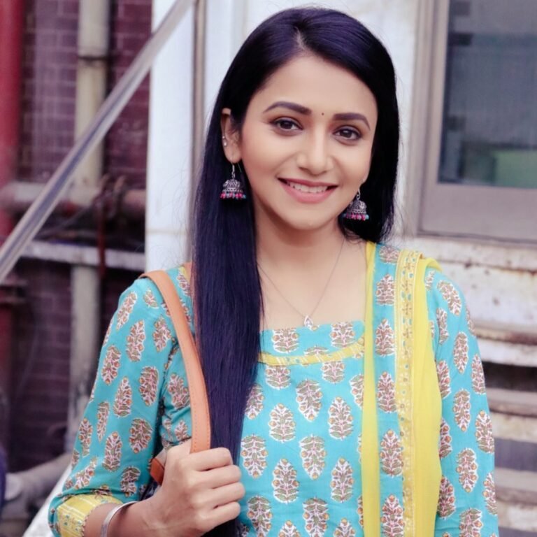 Jui Gadkari Wiki, Biography, Age, Movies, Serials, Husband | जुई गडकरी